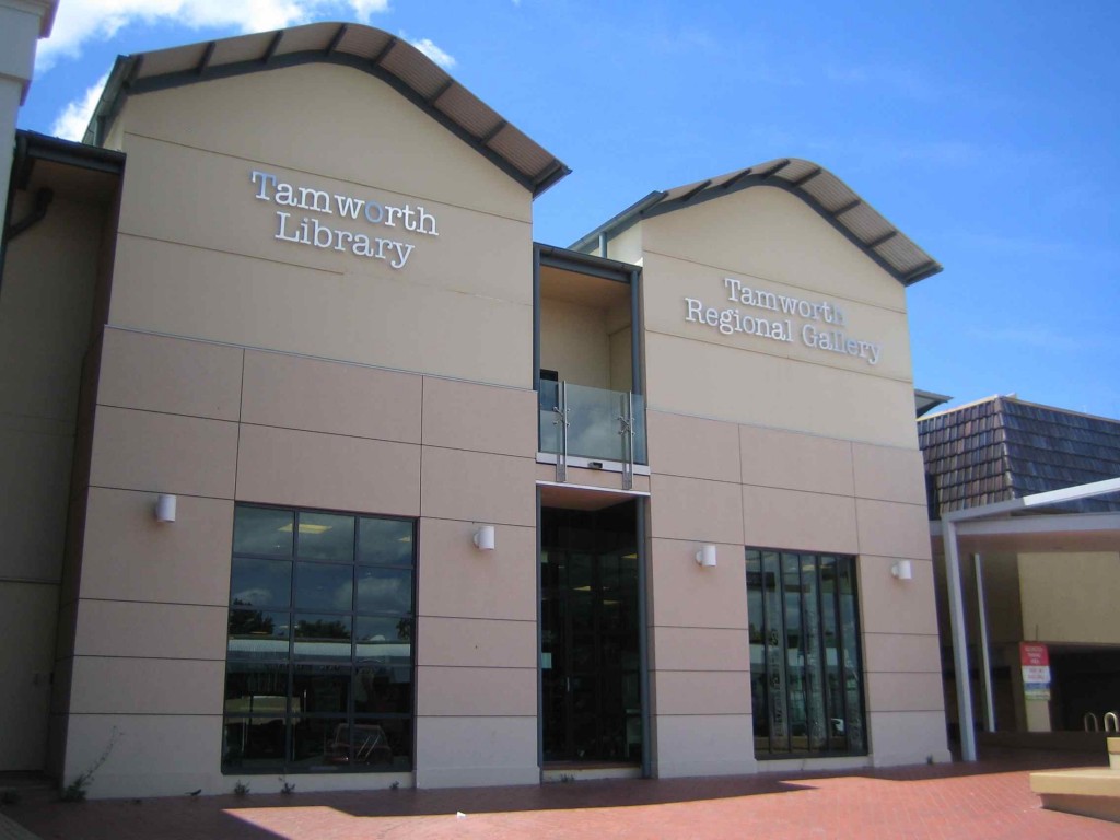 Tamworth Library Visit – Helene Young